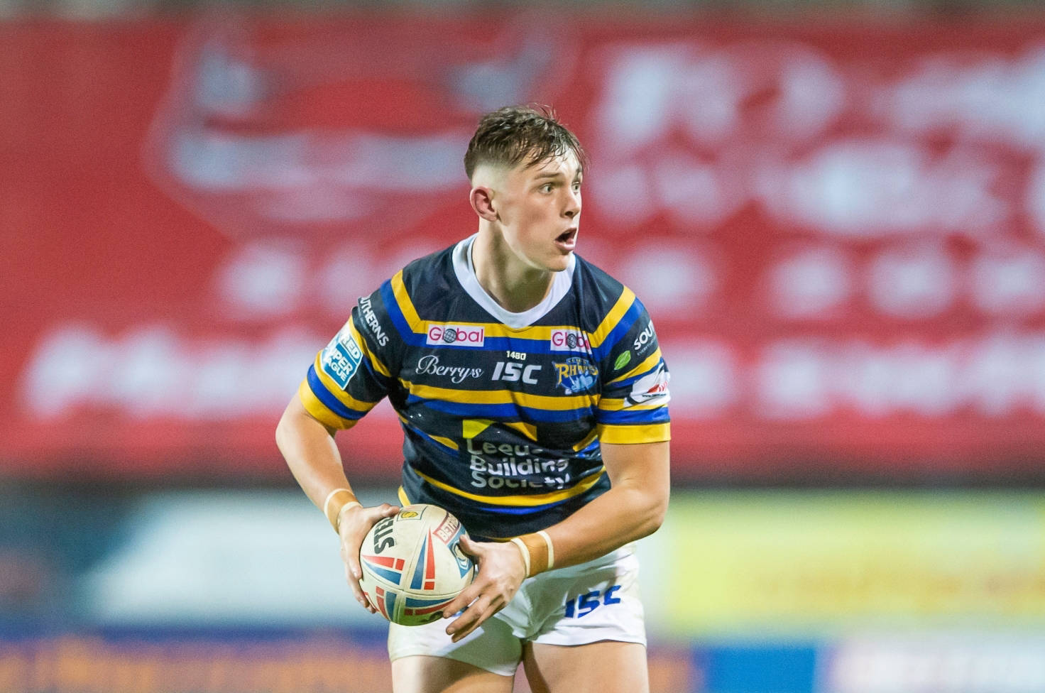 Jack Broadbent agrees new Leeds deal